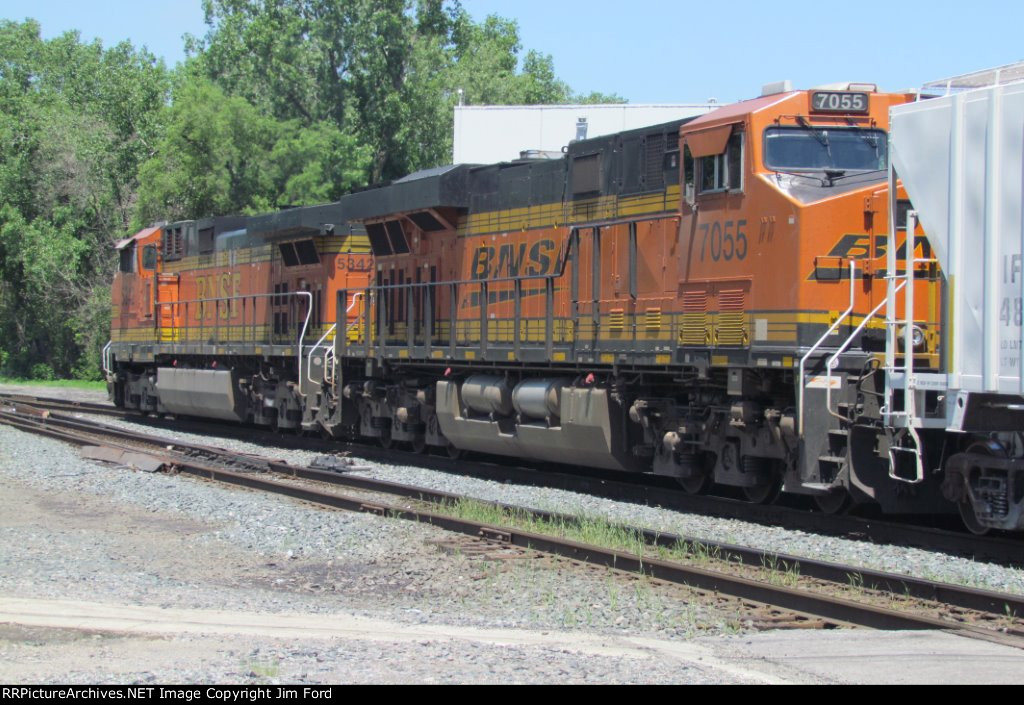 BNSF 7055